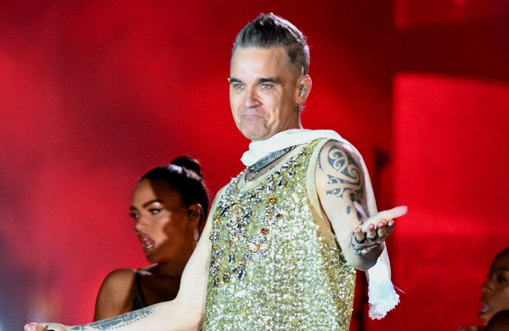 Robbie Williams performs free pop up gig for thousands of fans in Melb ...