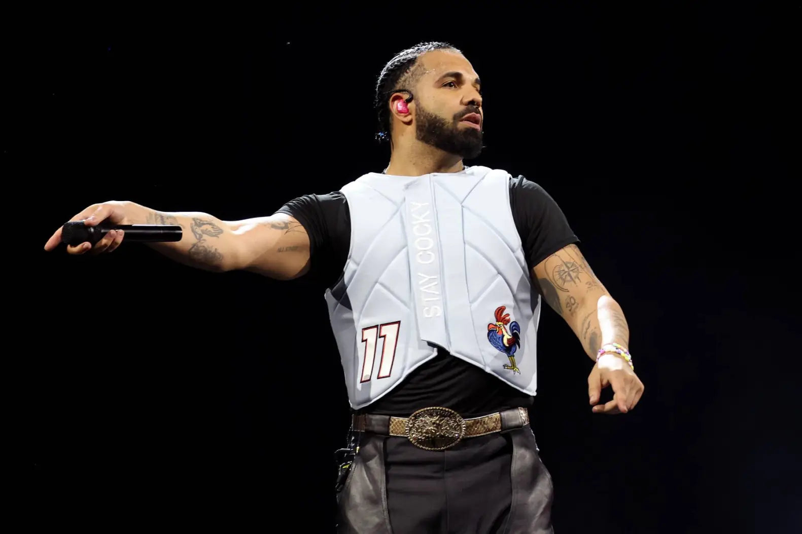 Drake Collaborates With Julia Wolf and Yeat on New Single ‘Dog House ...